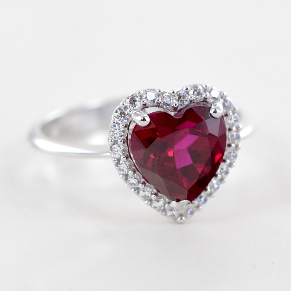Anello Cuore in oro bianco e zirconi bianchi e colore rubino collezione ...