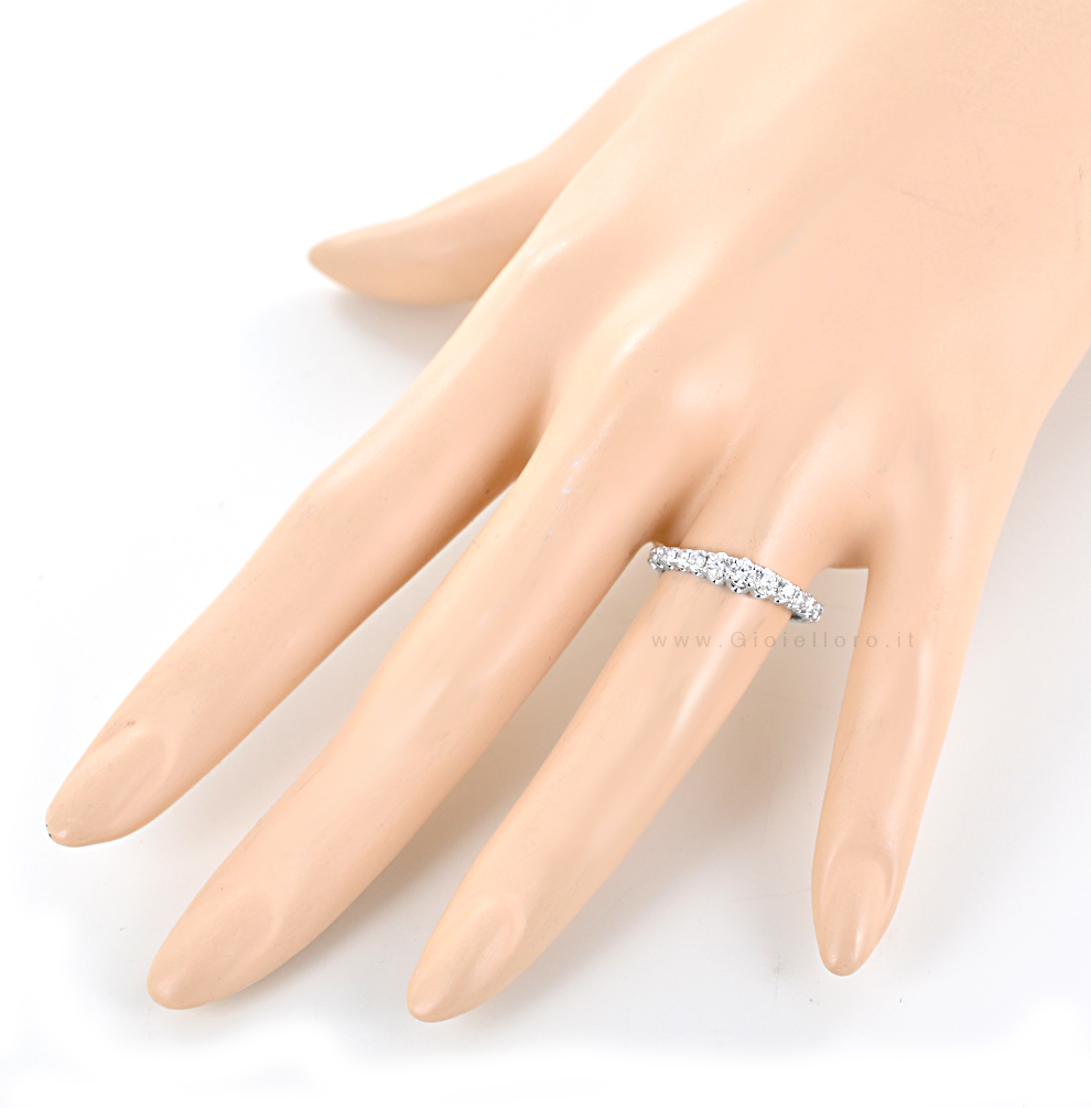 Anello fede Eternity a scalare in oro e Diamanti Dluce | Gioielloro.it ...