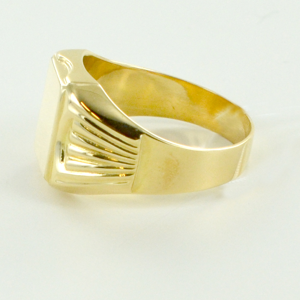 Anello da uomo da mignolo con scudo in oro giallo | Gioielloro.it - La ... Anello da uomo da mignolo con scudo in oro giallo | Gioielloro.it - La ...