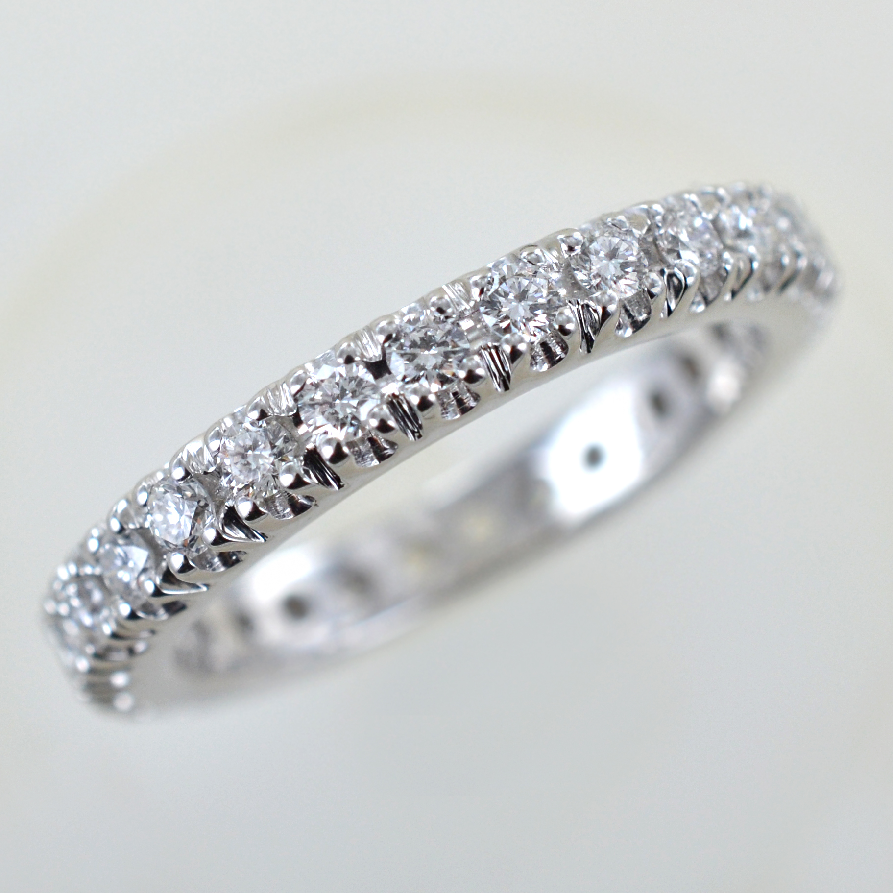 Anello Fede Eternity in oro e diamanti da oltre mezzo carato ...