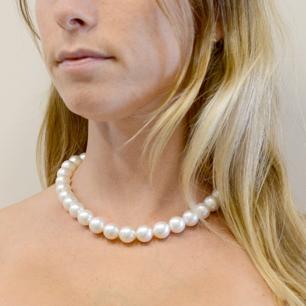 Collana filo di perle Australiane grandi con chiusura in oro e diamanti ...