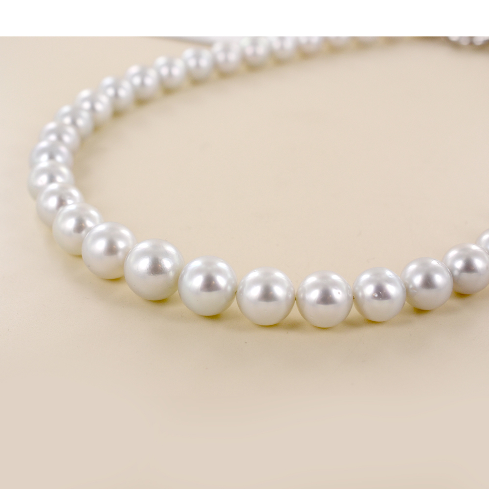 Collana filo di perle Australiane grandi con chiusura in oro e diamanti ...